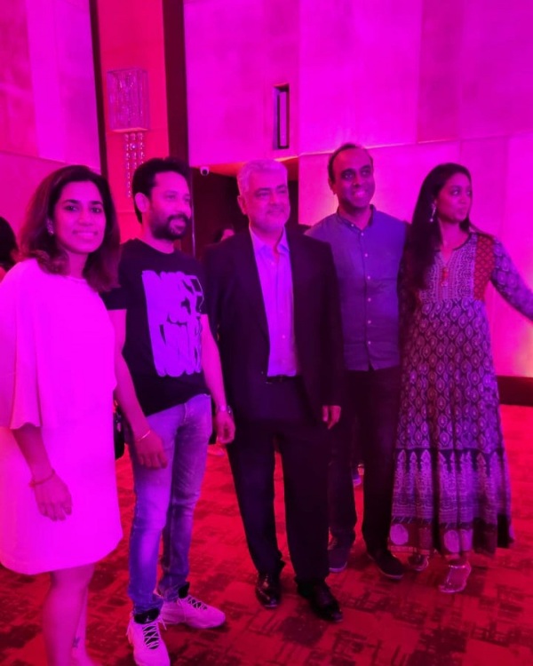 சந்தோஷத்தில் தமிழும் சரஸ்வதியும் சீரியல் நடிகர் தீபக்.. நடிகர் அஜித்குமார் உடன் இப்படி ஒரு ...