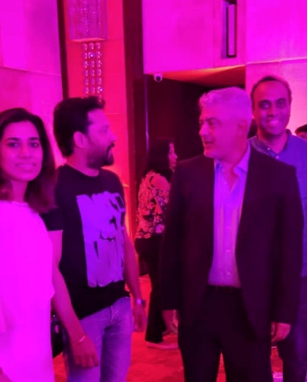 சந்தோஷத்தில் தமிழும் சரஸ்வதியும் சீரியல் நடிகர் தீபக்.. நடிகர் அஜித்குமார் உடன் இப்படி ஒரு ...