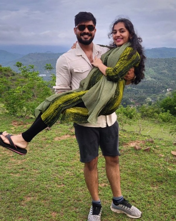 மோதலும் காதலும் சீரியல் விக்ரமின் மனைவி இந்த பிரபலம் தானா? பலருக்கும் தெரிந்திடாத ரகசியங்கள் ...