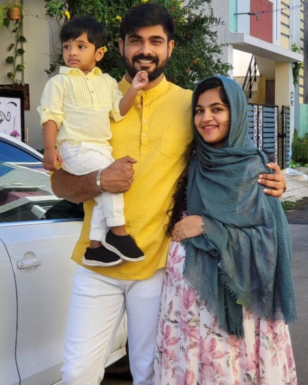 மோதலும் காதலும் சீரியல் விக்ரமின் மனைவி இந்த பிரபலம் தானா? பலருக்கும் ...