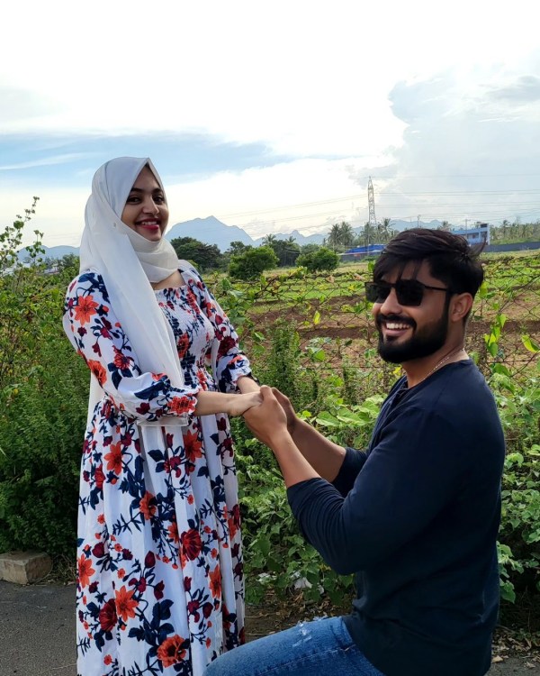 மோதலும் காதலும் சீரியல் விக்ரமின் மனைவி இந்த பிரபலம் தானா? பலருக்கும் ...