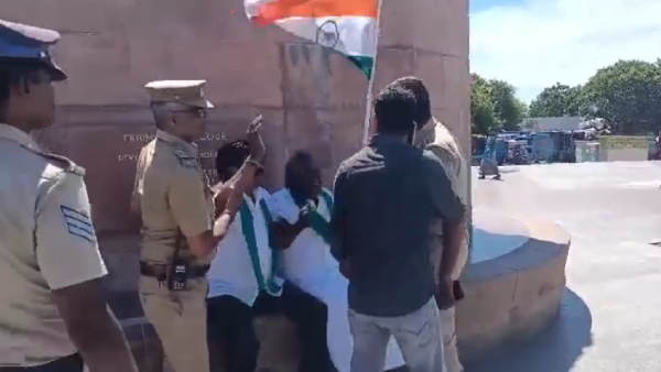 காவிரிக்காக கையில் தேசியக்கொடி.. அடிக்கப்போறியா?.. மெரினாவில் பி ஆர் பாண்டியன் குண்டுக்கட்டாக ...