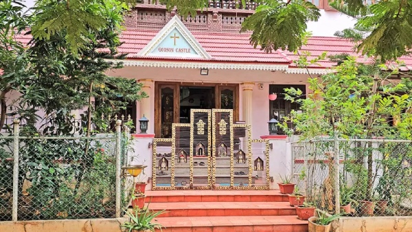 அச்சச்சோ.. காருக்குள்ளே அந்த "மேடம்".. டக்குனு சுற்றிவளைத்த ஆபீசர்ஸ் ...