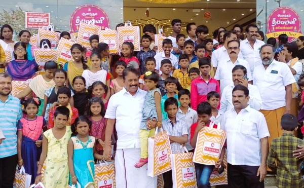ஆதரவற்ற 231 குழந்தைகளுக்கு தீபாவளி டிரெஸ் எடுத்துக் கொடுத்த திமுக MLA ...