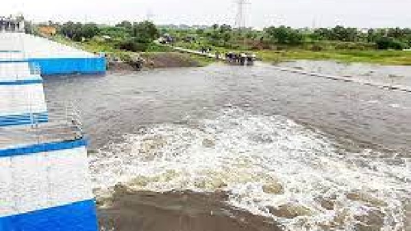 மிரட்டும் மழை.. புழல் ஏரியிலிருந்து உபரி நீர் திறப்பு! கரையோர ...