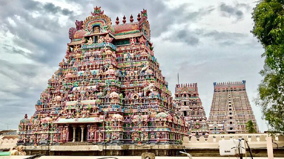 ஸ்ரீரங்கம் ரங்கநாதர் முன்பே அடிதடி.. ரத்தம் சிந்திய பக்தர்.. வைகுண்ட ஏகாதசி தொடக்க நாளில் ...