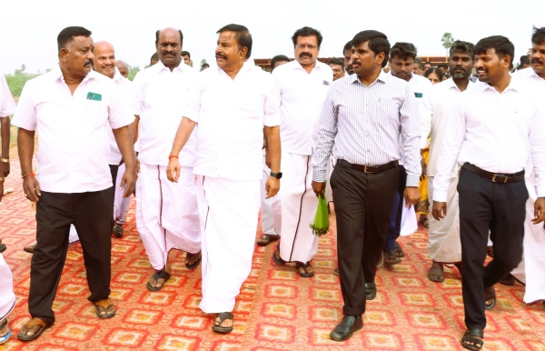 கலெக்டரின் கண்ணை கட்டிவிட்ட அமைச்சர்! தலைக்காட்டாத திமுக MLAக்கள் ...