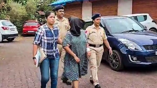 மகனை கொன்றுவிட்டு உடலுடன் 19 மணி நேரம் இருந்த பெண் அதிகாரி.. வெளிவந்த ...