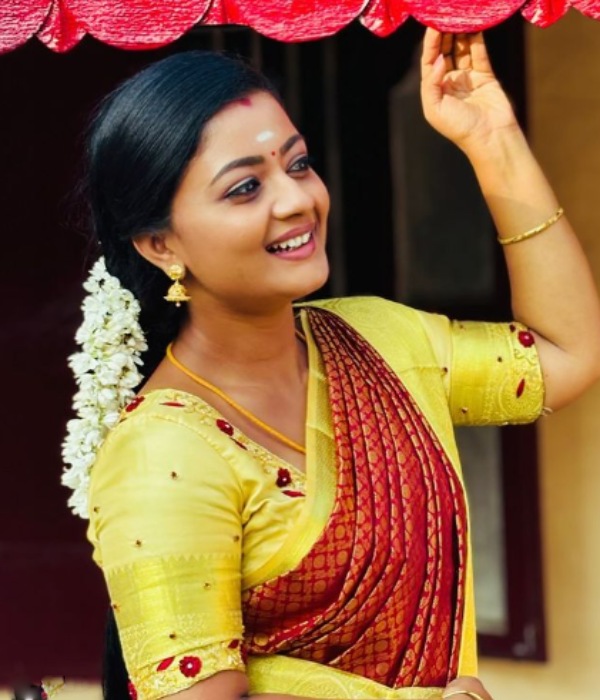 சிறகடிக்க ஆசை மீனா வாழ்க்கையில் இத்தனை சோகங்களா? மதுரை பொண்ணு.. சூட்டிங் ஸ்பாட்டில் ஏற்பட்ட ...