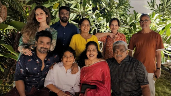 கடலில் விழுந்து தற்கொலை பண்ண போன நடிகை ஸ்ருதிகா அம்மா.. காரணம் நியூஸ் ...