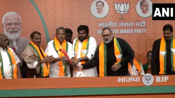 ஆபரேஷன் தாமரை! பாஜகவில் இன்று இணைந்த அதிமுக, காங்கிரஸ் மாஜி எம்.எல் ...