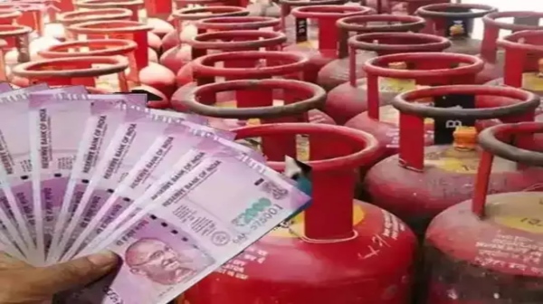 இனிமேல் வெறும் ரூ.724.. இலவச கேஸ் சிலிண்டர் விலை பாருங்க.. ஹோலி ஹேப்பி ...