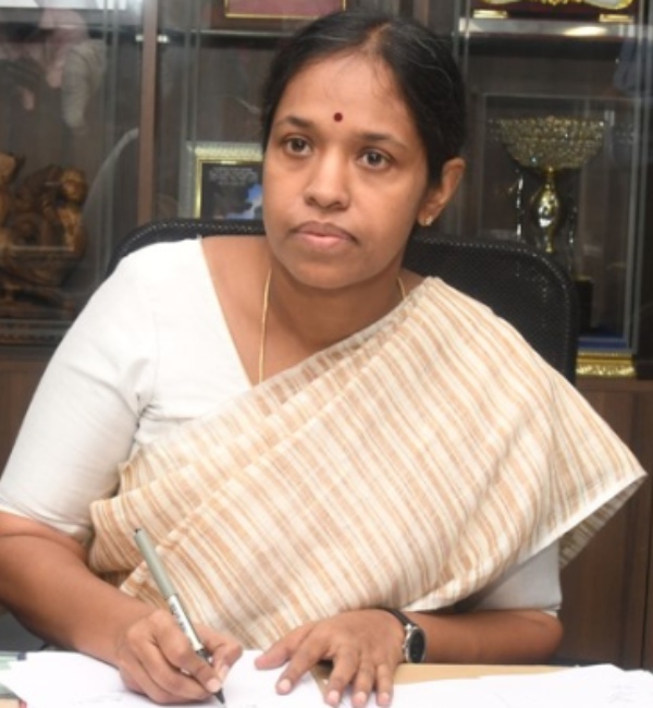 காரில் டீசல் கூட இல்லையா? கடுப்பாகி நடந்தே சென்ற சேலம் பெண் கலெக்டர்.. அலறிய டிரைவர்- உதவியாளர் ...