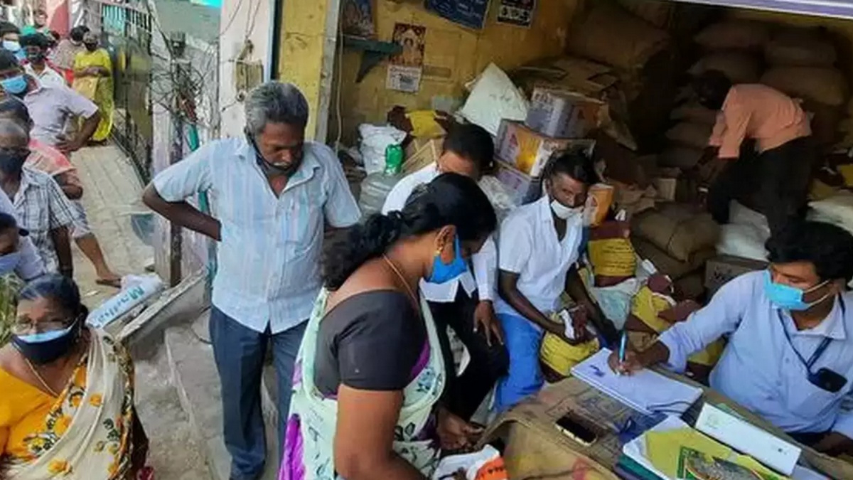 தமிழகத்தில் உள்ள ரேஷன் கடைகளில் மளிகை பொருட்கள் கிடைக்குமா? தாங்க ...