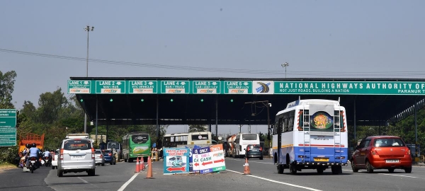 இன்று நள்ளிரவு முதல் சுங்கச்சாவடி கட்டணம் உயர்வு.. சென்னையில் எந்தெந்த ...