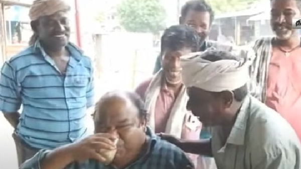 டீக்கடைக்கு வந்த காமெடி நடிகர் TSR ஸ்ரீனிவாசனை கலாய்த்த ரசிகர்கள் ...