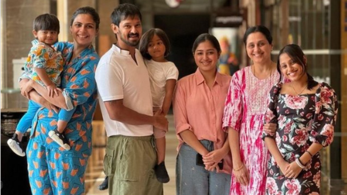 தன் பிறந்தநாளில் தம்பி நகுல் குடும்பத்தை சந்தித்த தேவயானி.. போட்டோவில் இதை கவனிச்சீங்களா ...