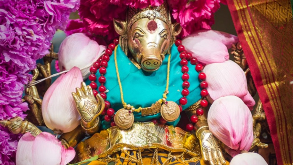 இரவில் வாராஹி அம்மனை வழிபட காரணம் என்ன? யாரெல்லாம் வாராகியை வணங்கலாம் ...