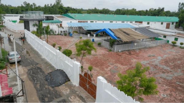 ரூ.100 கோடி சொத்து! 21 ஏக்கரில் பங்களா! 'போலே பாபா'வின் அண்டர் ...