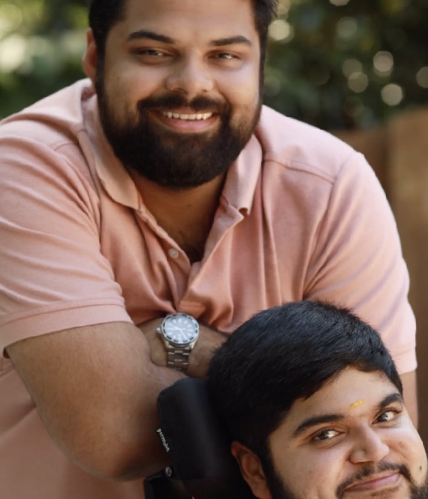 நிச்சயதார்த்த புகைப்படத்தை வெளியிட்ட நடிகர் நெப்போலியன் மகன்.. குவியும் ...