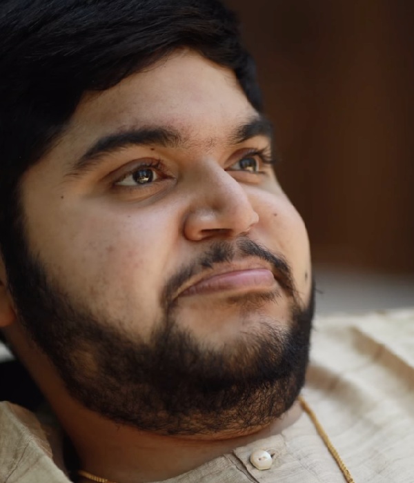 நிச்சயதார்த்த புகைப்படத்தை வெளியிட்ட நடிகர் நெப்போலியன் மகன்.. குவியும் ...