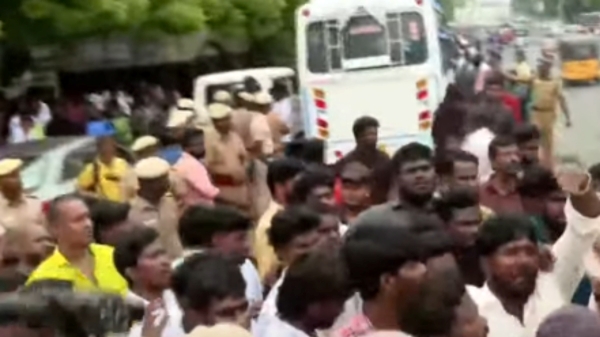 மீண்டும் ஆம்புலன்ஸில் இருந்து ஆம்ஸ்ட்ராங் உடலை இறக்கிய ஆதரவாளர்கள் ...