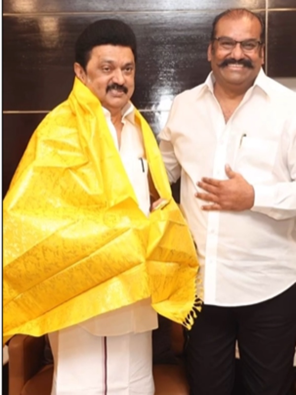 நடிகர் நெப்போலியனின் வருங்கால மருமகள் யார் தெரியுமா? மகனின் ...