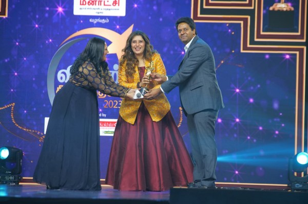 ஆனந்த விகடன் சின்னத்திரை விருதுகள் 2023.. ராதிகா முதல் கோபிநாத் வரை..நெகிழ வைத்த வார்த்தை ...
