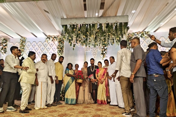 பிரமாண்டமாக நடந்த நடிகர் சின்னி ஜெயந்த் மகன் திருமணம்.. கலந்து கொண்ட ...