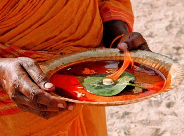 இந்த 3 பொருளை மட்டும் ஆரத்தி தட்டில் சேர்க்க என்ன காரணம் தெரியுமா ...