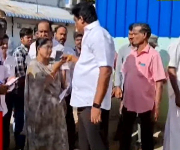 டென்ஷனான தஞ்சாவூர் மேயர்.. பெண் உதவி பொறியாளரின் செல்போனை பறித்து ...