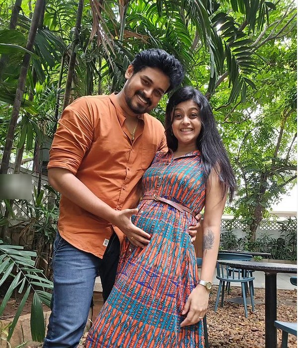 கர்ப்பமாக இருப்பதை அறிவித்த சன் டிவி சீரியல் தம்பதி.. வாழ்த்துக்களை குவிக்கும் பிரபலங்கள் ...