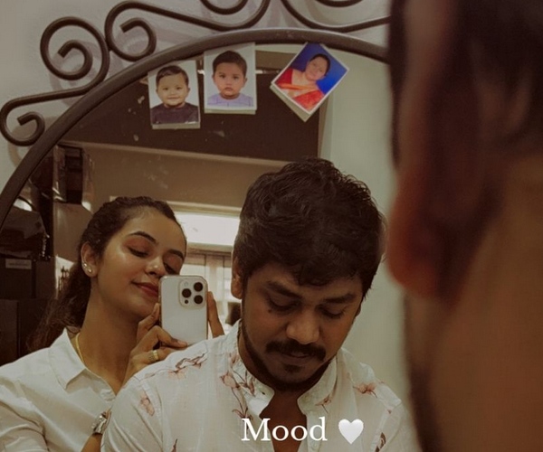 தீராத காதல் தொடரும்.. கணவரோடு மகிழ்ச்சி செய்தியை பகிர்ந்த “கயல்“ சைத்ரா ...