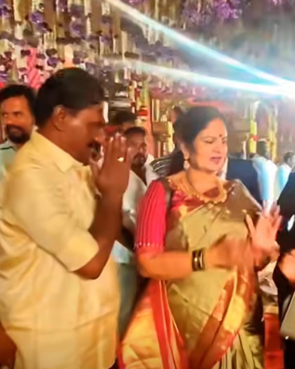 தங்கத்தில் மாலை.. புடவை மட்டும் இத்தனை லட்சமா? திருநெல்வேலியே வியந்த ...