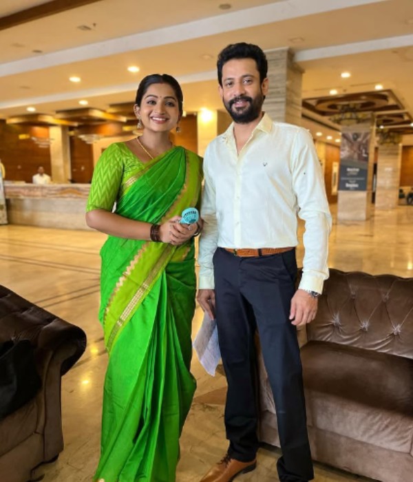 தீபக் அப்படிப்பட்டவர் இல்லை... சீரியல் நடிகை நக்ஷத்திரா போட்ட போஸ்ட் ...