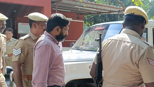 கஞ்சா வழக்கில் வாரண்ட்..கைதான சவுக்கு சங்கர்! டாடா காட்டியபடி ...