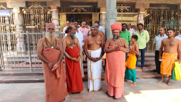 நவபாஷாண சிலை முதுகு சுரண்டப்பட்டதா? பழனி முருகன் கோவிலில் திடீர் ஆய்வு ...