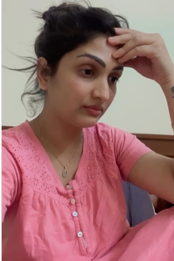 நான் பிக் பாஸ் போகாத காரணமே இதுதான்! புது குண்டை தூக்கி போட்ட திவ்யா ஸ்ரீதர்.. வதந்திகளுக்கு ...