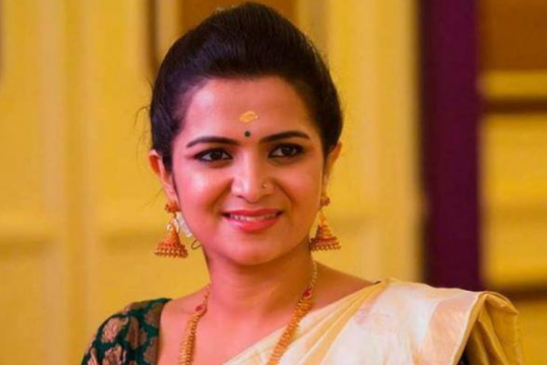 “காதல் நாயகன் பார்வை பட்டதும்” டிடி வெளியிட்ட க்யூட் வீடியோ! குவியும் ...