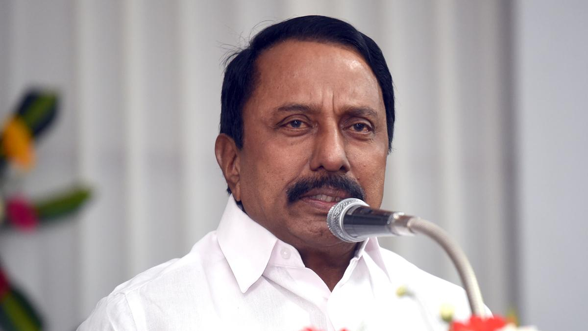 "ஆள விடுங்க" சாரை சாரையாக நின்ற கார்கள்.. ஆதரவாளர்களுடன் ஆலோசனை நடந்ததா? செங்கோட்டையன் கொடுத்த ...