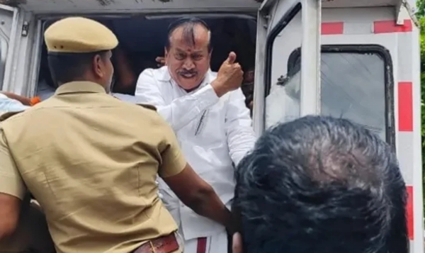 டிமிக்கி கொடுத்த எச்.ராஜா கைது.. "நாய் வண்டியில் ஏறமாட்டேன்".. போலீஸ் வாகனத்தில் ஏற மறுத்து ...