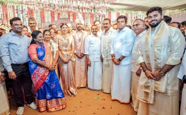 வேலுமணி வீட்டு திருமணம்! எடப்பாடி ஆப்சென்ட்... ஆனா சிரித்த முகத்துடன் பாஜக தலைவர்கள்! நோட் ...