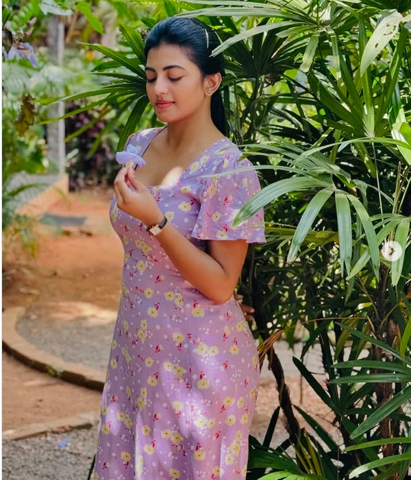 செம ஸ்டைலாக மாறிய கயல் ஆனந்தி.. பழைய காதல் மீண்டும்! அவரே போட்ட போஸ்ட்.. குவியும் கமெண்ட்ஸ் ...