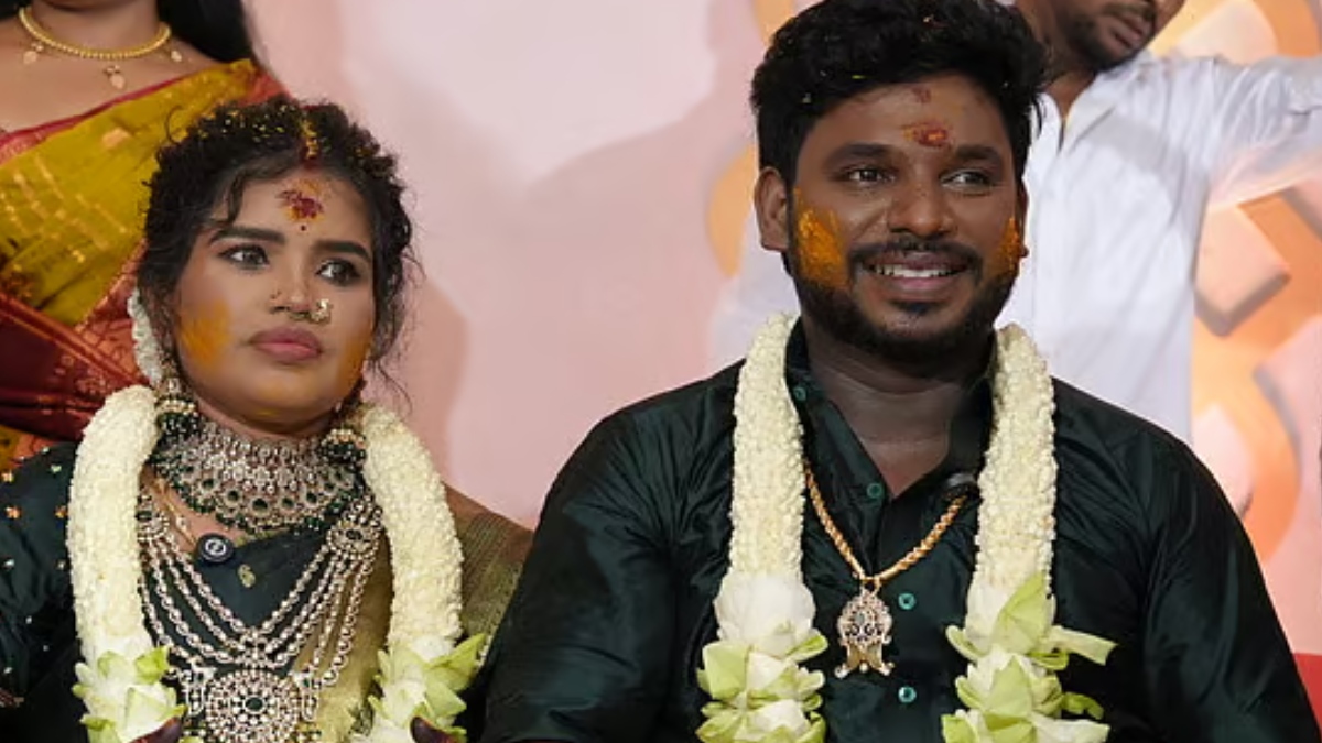 ரோபோ சங்கர் குடும்பம் கொண்டு வந்த சீர்வரிசை.. நாஞ்சில் விஜயன் மனைவி வளைகாப்பில் நடந்த சம்பவம் ...