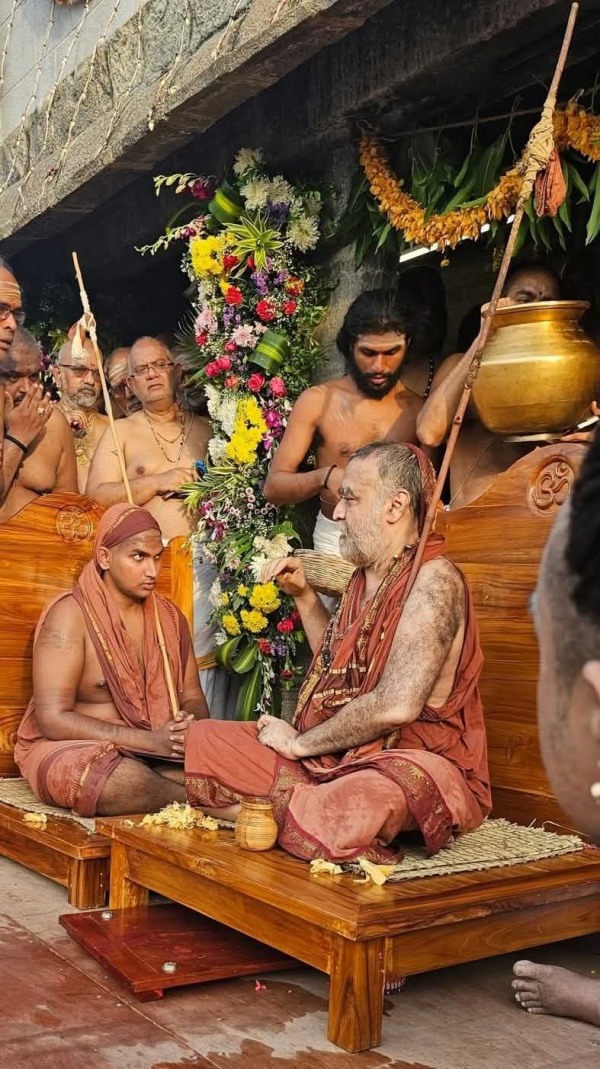 காஞ்சி சங்கர மடத்தின் இளைய பீடாதிபதி பொறுப்பேற்பு.. யார் இந்த கணேச சர்மா டிராவிட்? | Kanchi ...