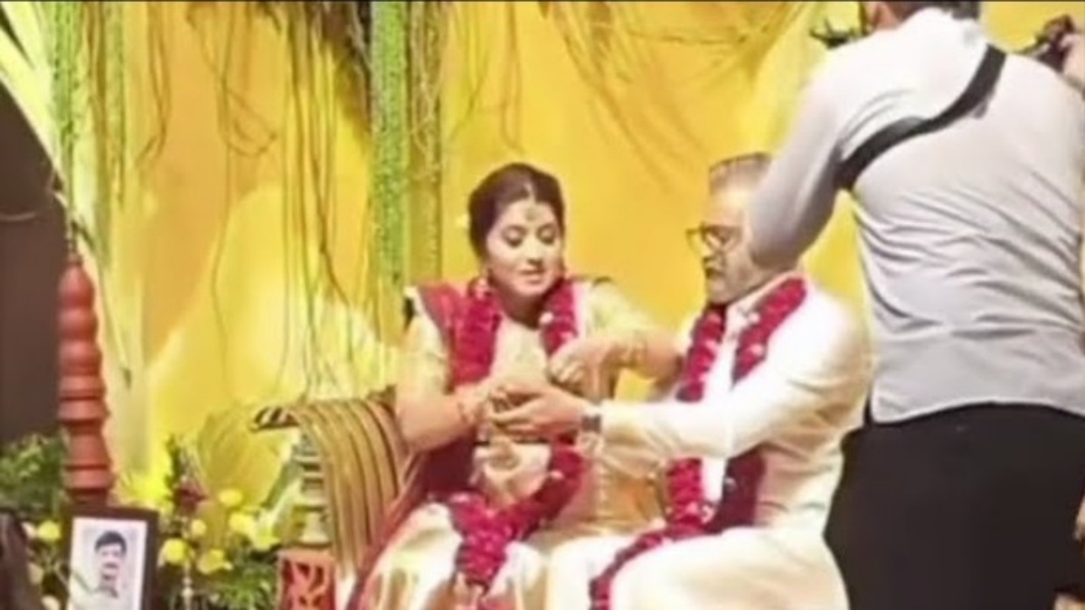 50 வயசில் 3வது கல்யாணமா? "நரைத்த" முடியுடன் பிரியங்காவுக்கு தாலி கட்டி.. மணி மைண்டட் பெண் ...