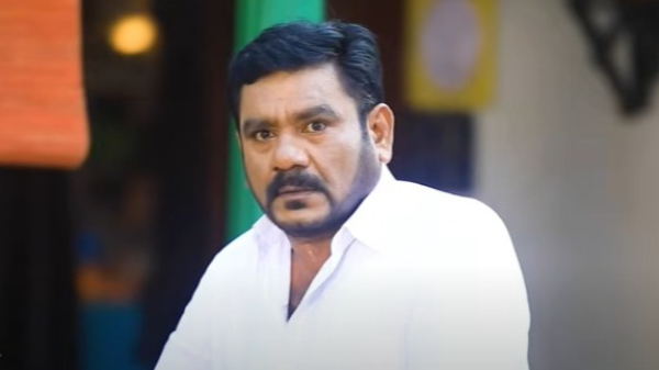 பாண்டியன் ஸ்டோர்ஸ்: பாண்டியன் முன்பு அரசியை அடித்த குமாரவேல்.. கடைசியில் “சாம்பார்” குளியல் ...