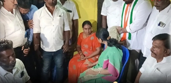 "நெல்லை கவின் குடும்பத்துக்கு நீதி கிடைக்கும்”.. நேரில் சென்று ஆறுதல் சொன்ன கனிமொழி! | Nellai ...