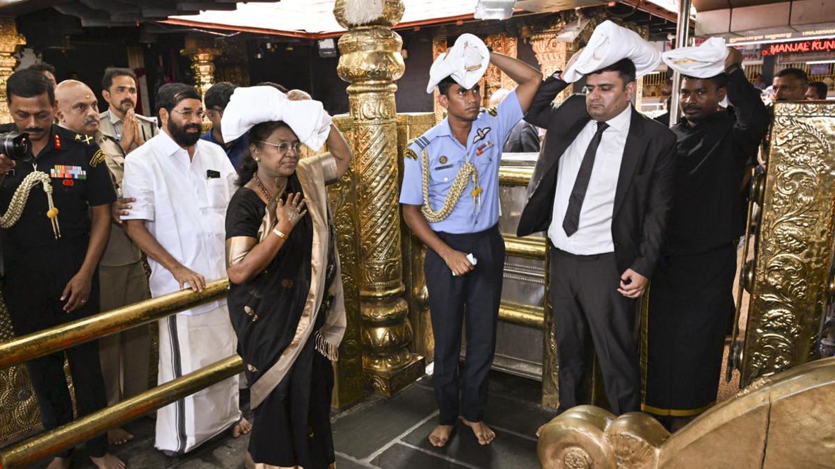 சபரிமலைக்குச் சென்ற குடியரசு தலைவர்! டிஎஸ்பியின் பதிவால் கேரள அரசியலில் ...