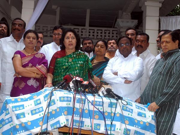 సోనియా మాటిస్తే అంతే, పదేళ్లకే అంగీకరించాం: గీతారెడ్డి | Sonia Gandhi ...